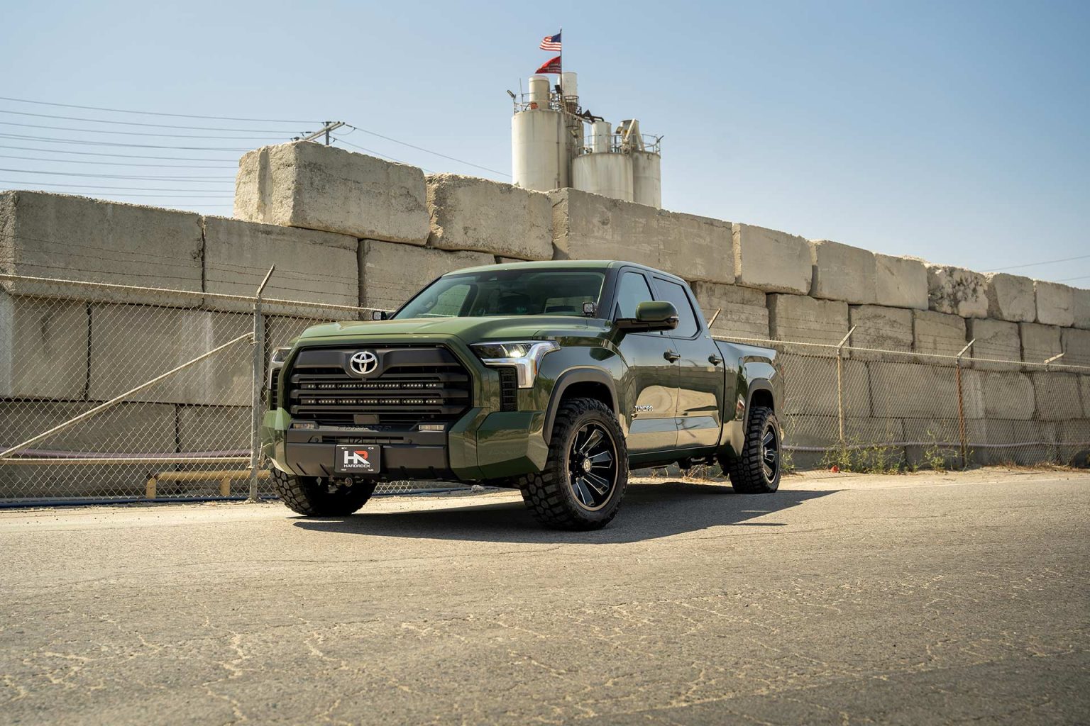 Army Green Toyota Tundra | 20×10 -19 | Hardrock Offroad H506