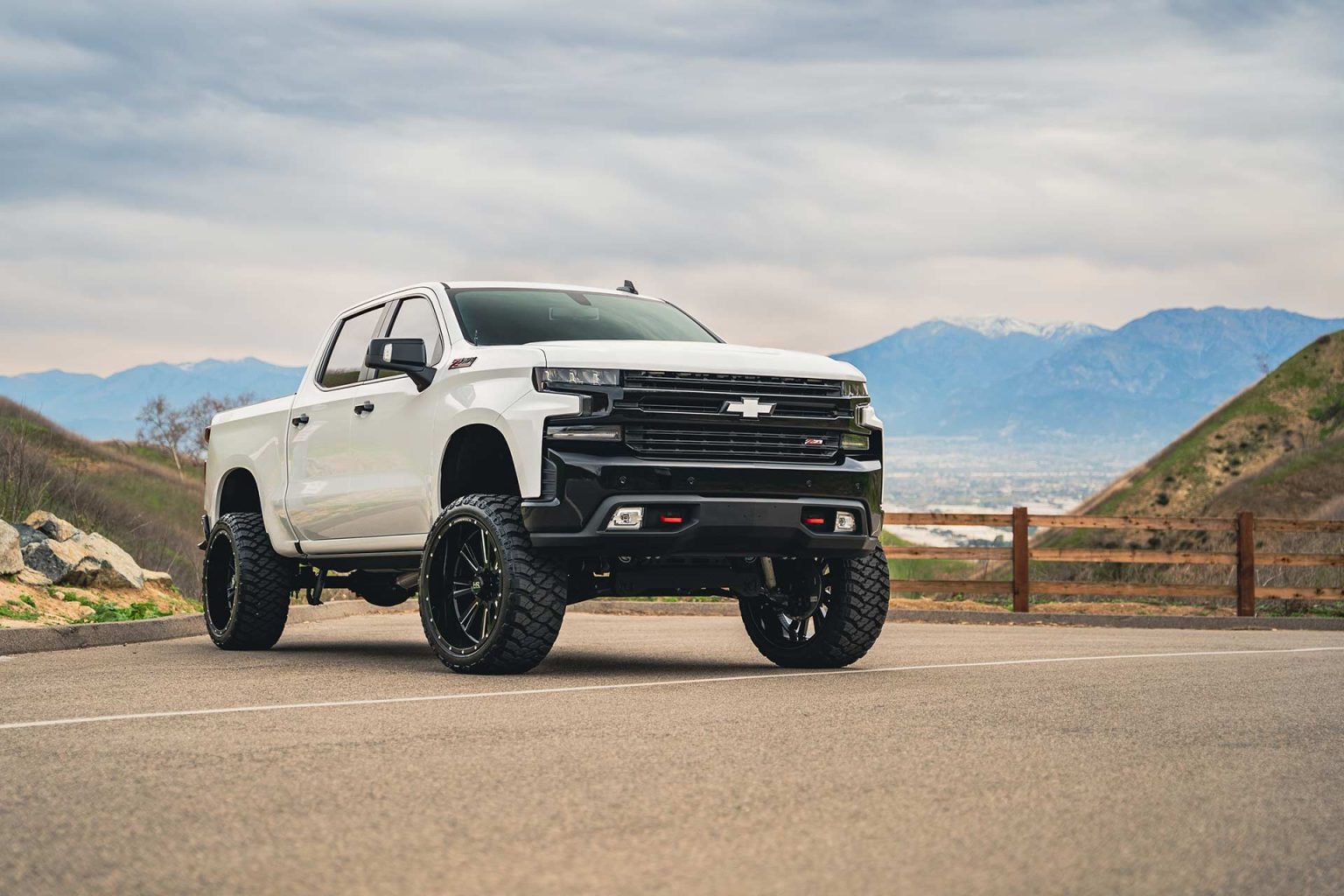 Silverado 1500 Trail Boss | 24x12 -44 | Hardrock Offroad H503